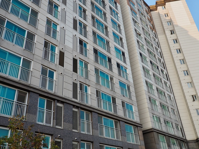 619 Throop - Greystone